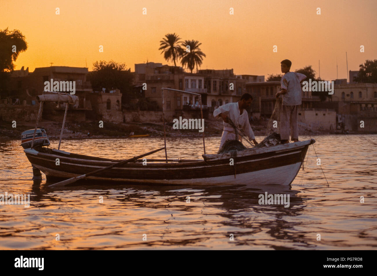 Boats on tigris river hi-res stock photography and images - Alamy