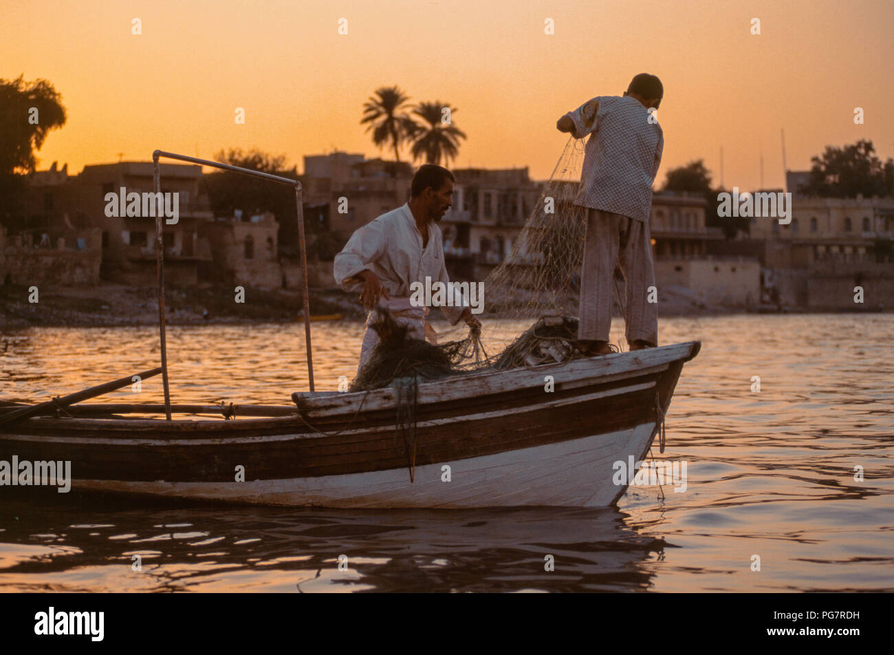 Boats on tigris river hi-res stock photography and images - Alamy