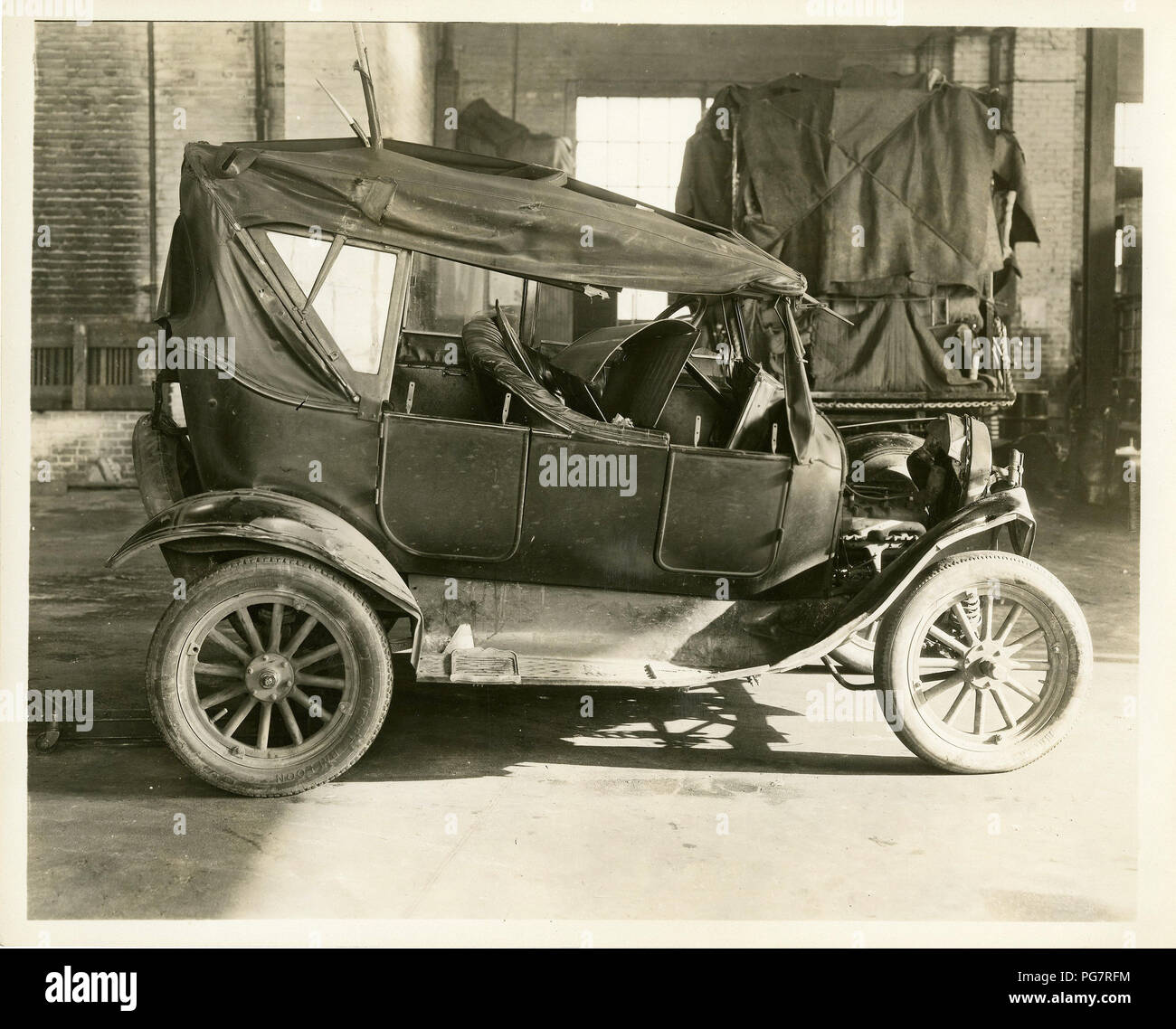 1920s crashed car hi-res stock photography and images - Alamy