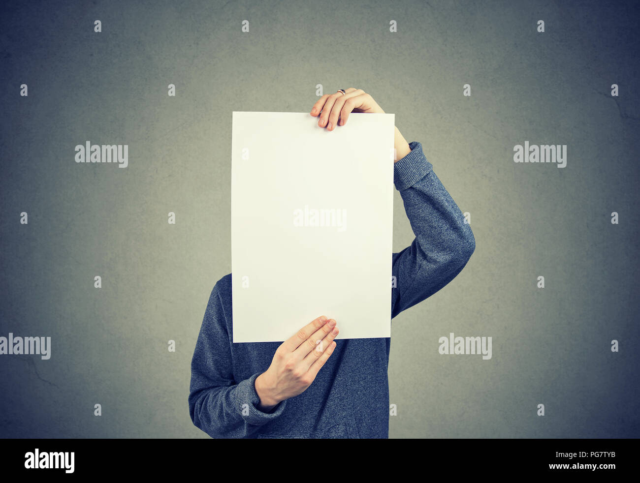Man holding piece of paper hi-res stock photography and images - Alamy