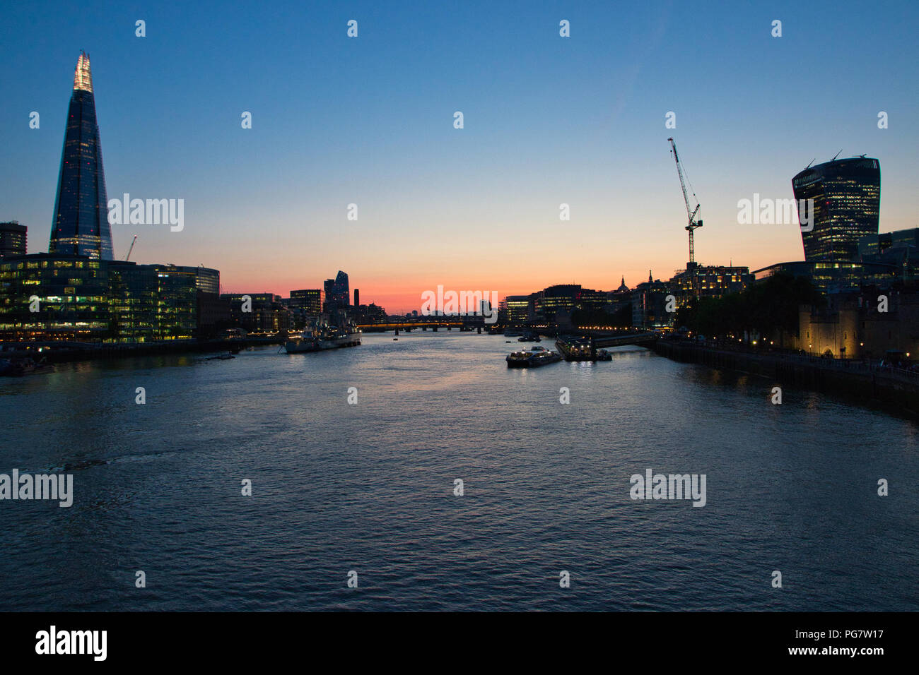 London skyline crane sunset hi-res stock photography and images - Alamy