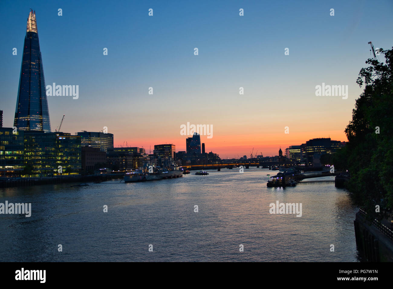 London skyline crane sunset hi-res stock photography and images - Alamy