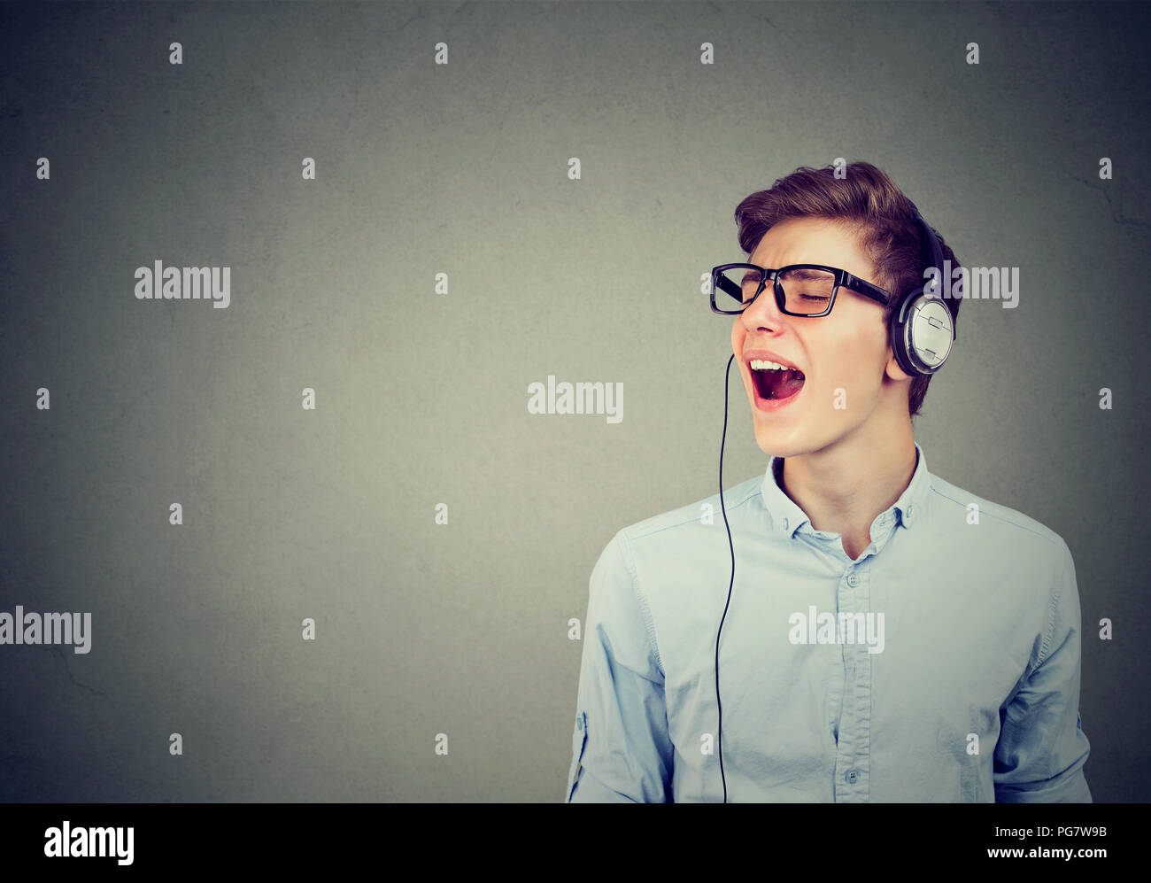 Side profile young man singing hi-res stock photography and images - Alamy