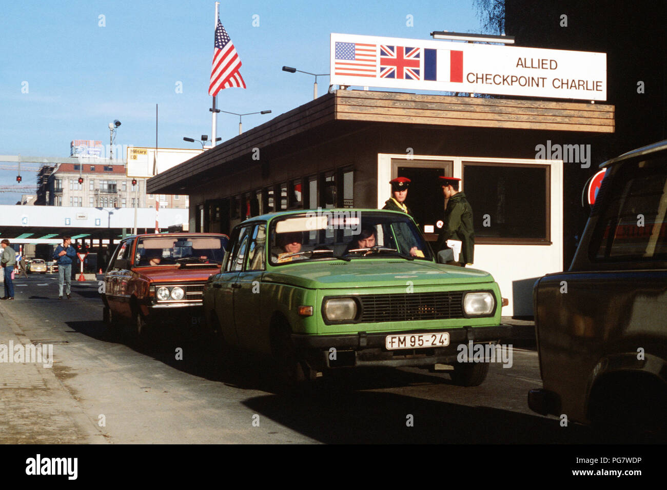Checkpoint charlie berlin wall 1989 hi-res stock photography and images ...