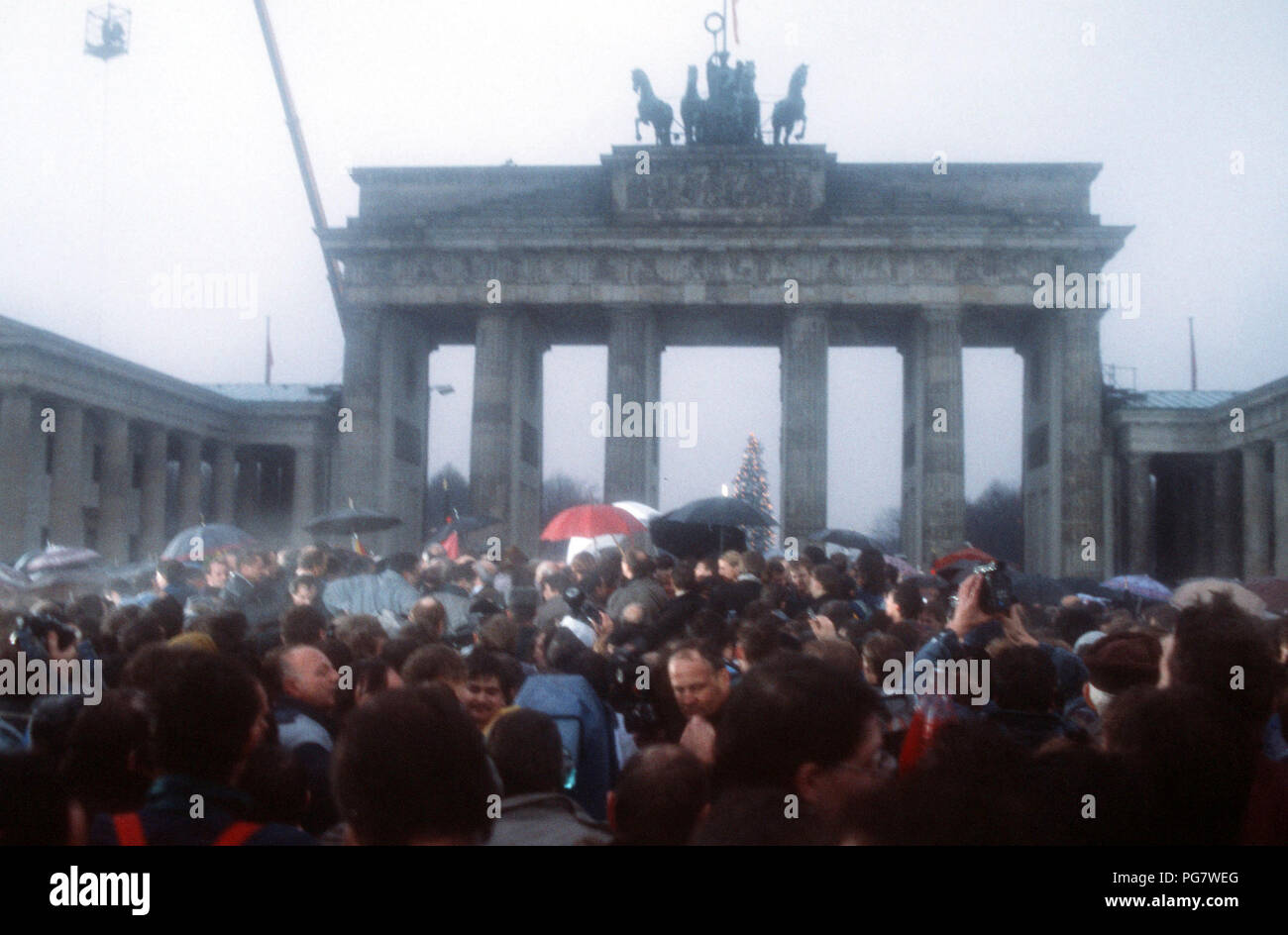Crowds throng around the Brandenburg Gate following the structure's ...