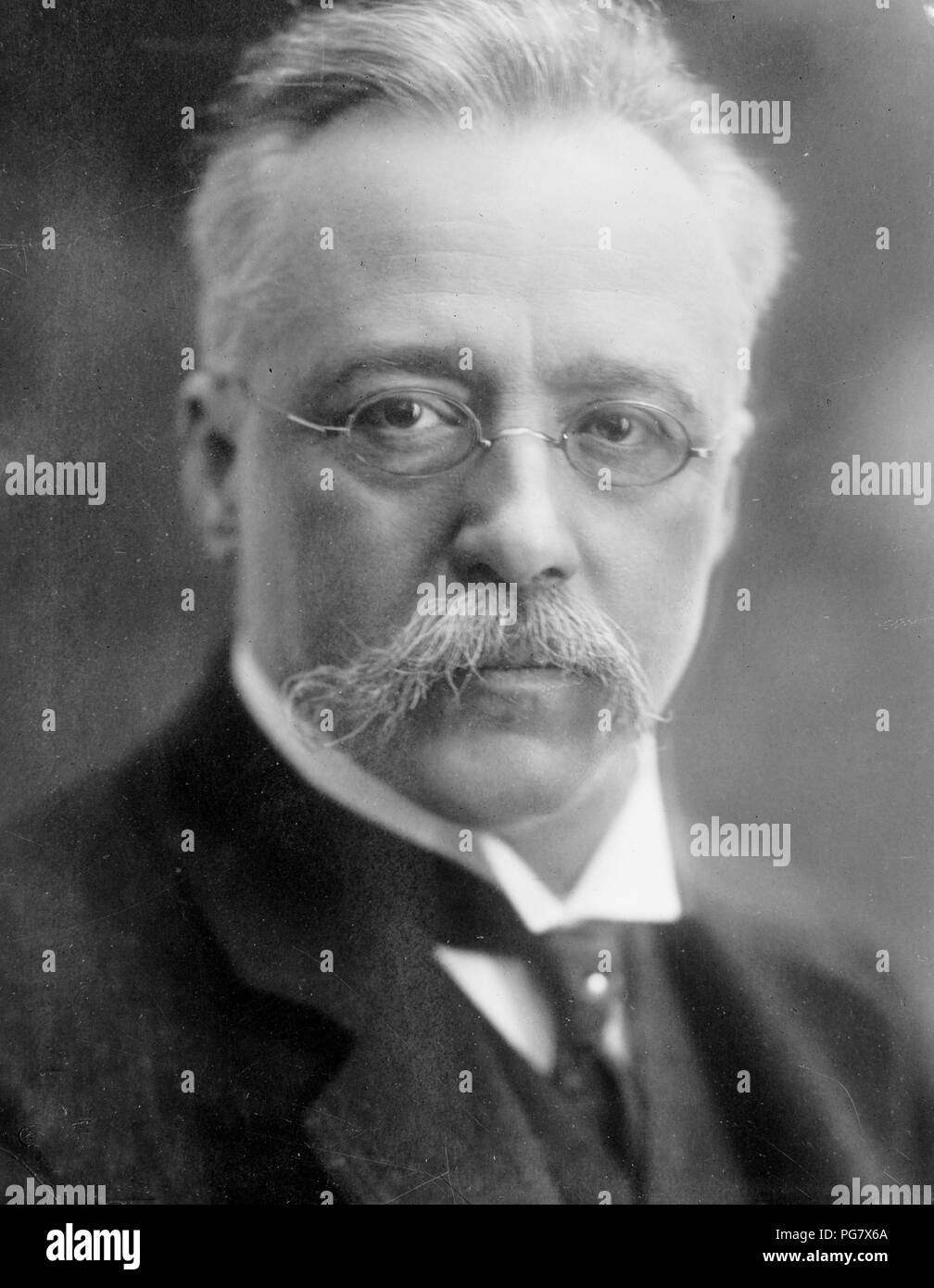 Max fiedler hi-res stock photography and images - Alamy