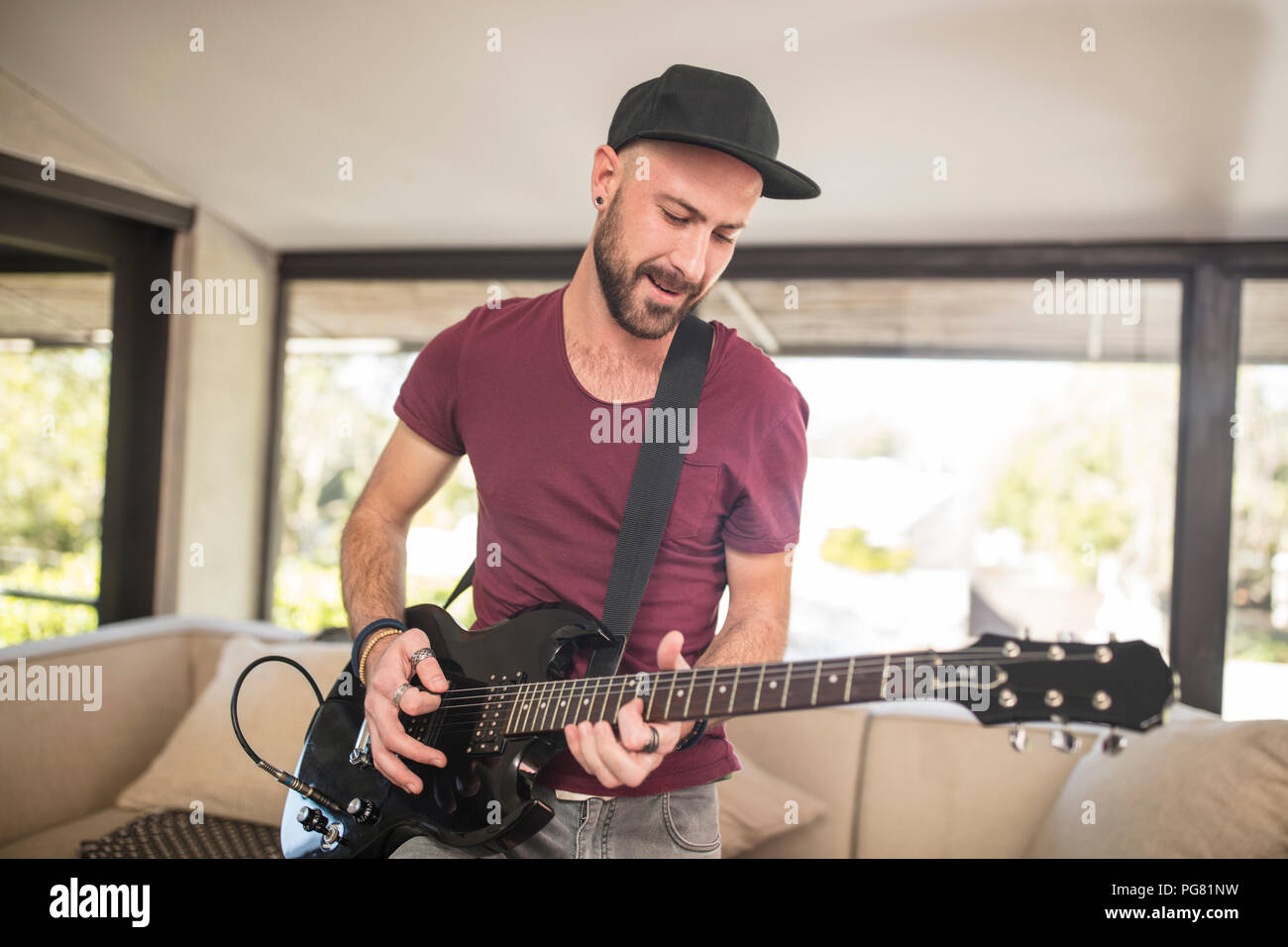 Electric guitarists hi-res stock photography and images - Alamy