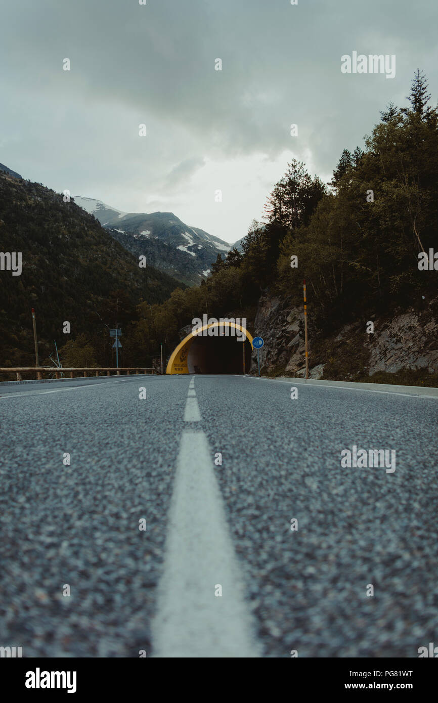 Empty road markings hi-res stock photography and images - Alamy