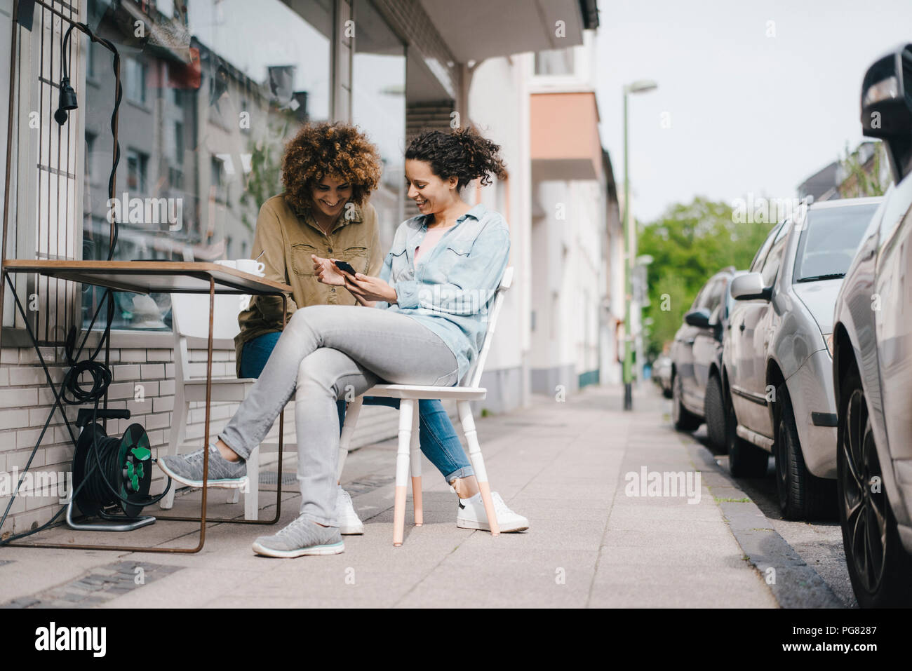 We work flexible workspace hi-res stock photography and images - Alamy