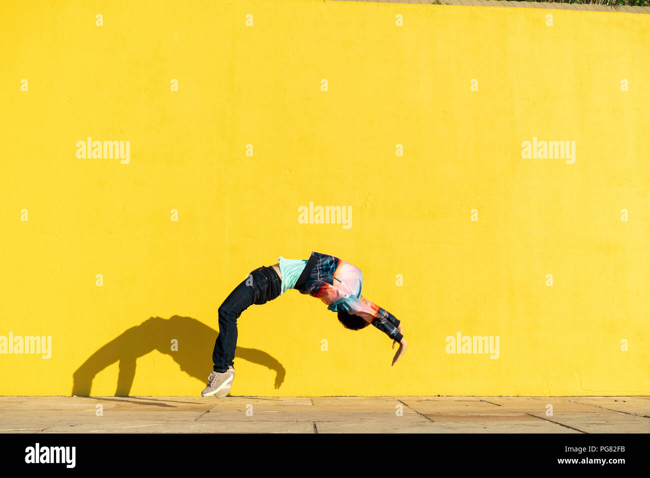 Dancer jumping acrobat hi-res stock photography and images - Alamy