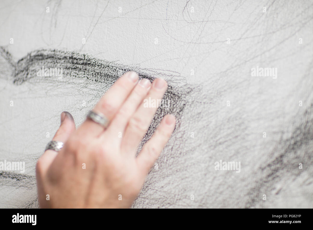 Artists hand hi-res stock photography and images - Alamy