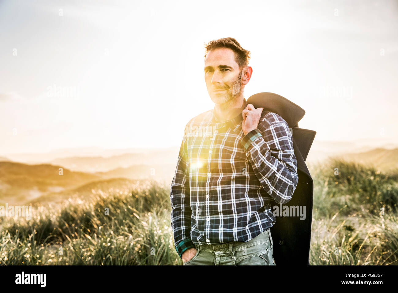 Man in sunset hi-res stock photography and images - Alamy