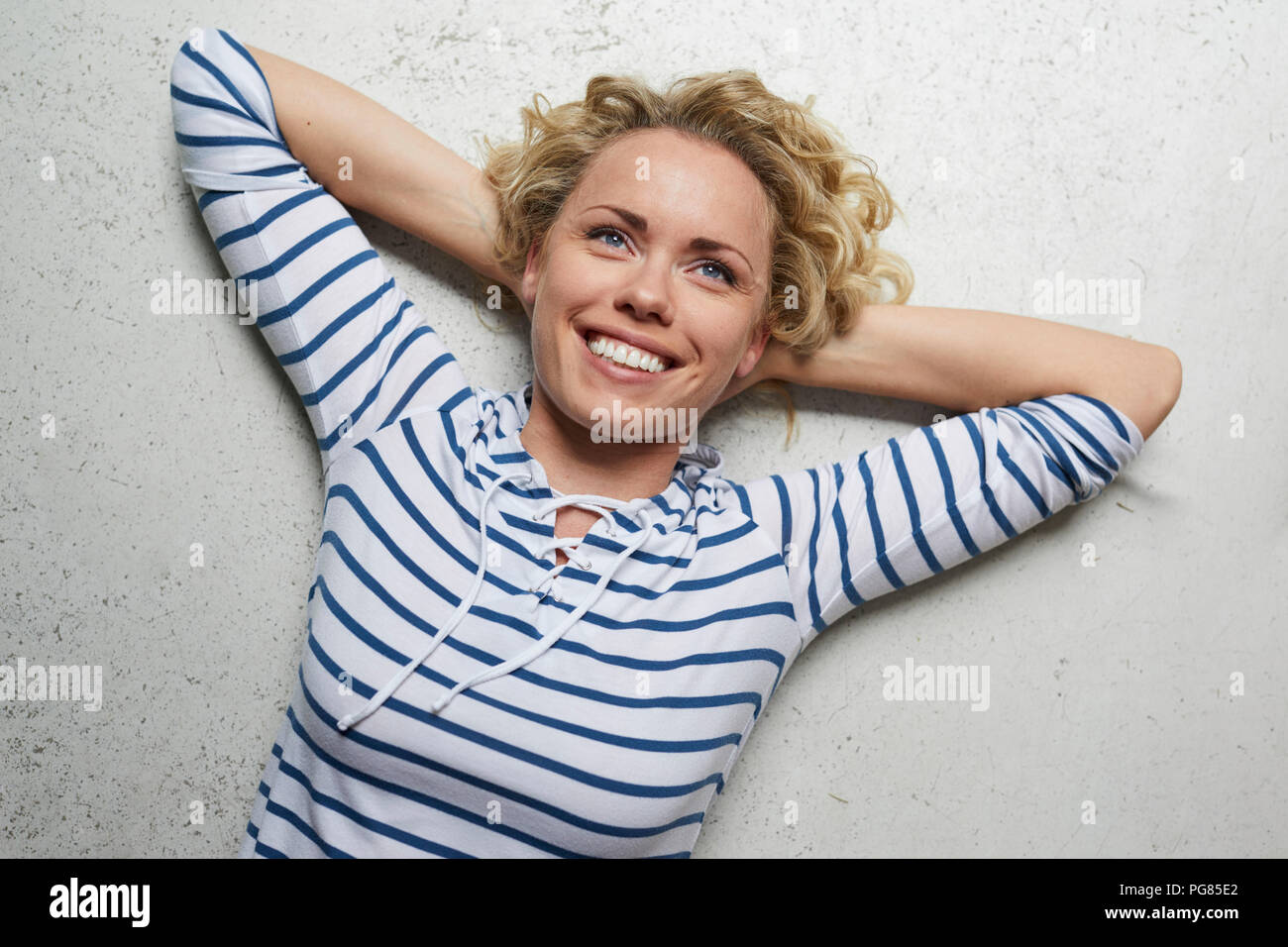 Blonde women from behind hi-res stock photography and images - Alamy