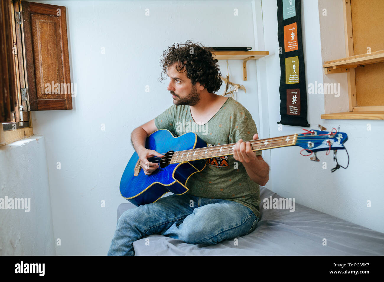 Man playing a bass hi-res stock photography and images - Alamy