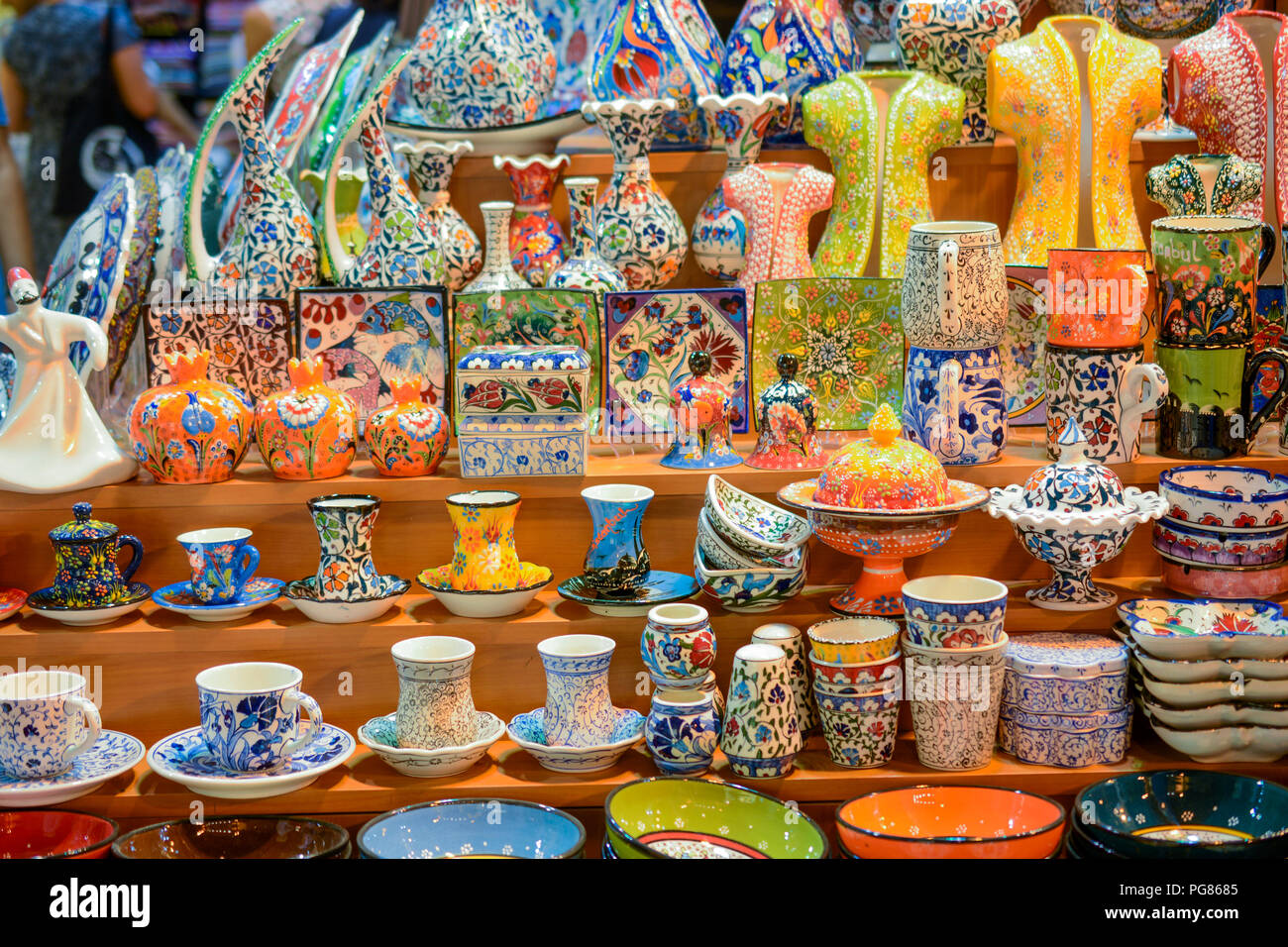 Turkish ceramics in a bazaar Stock Photo - Alamy