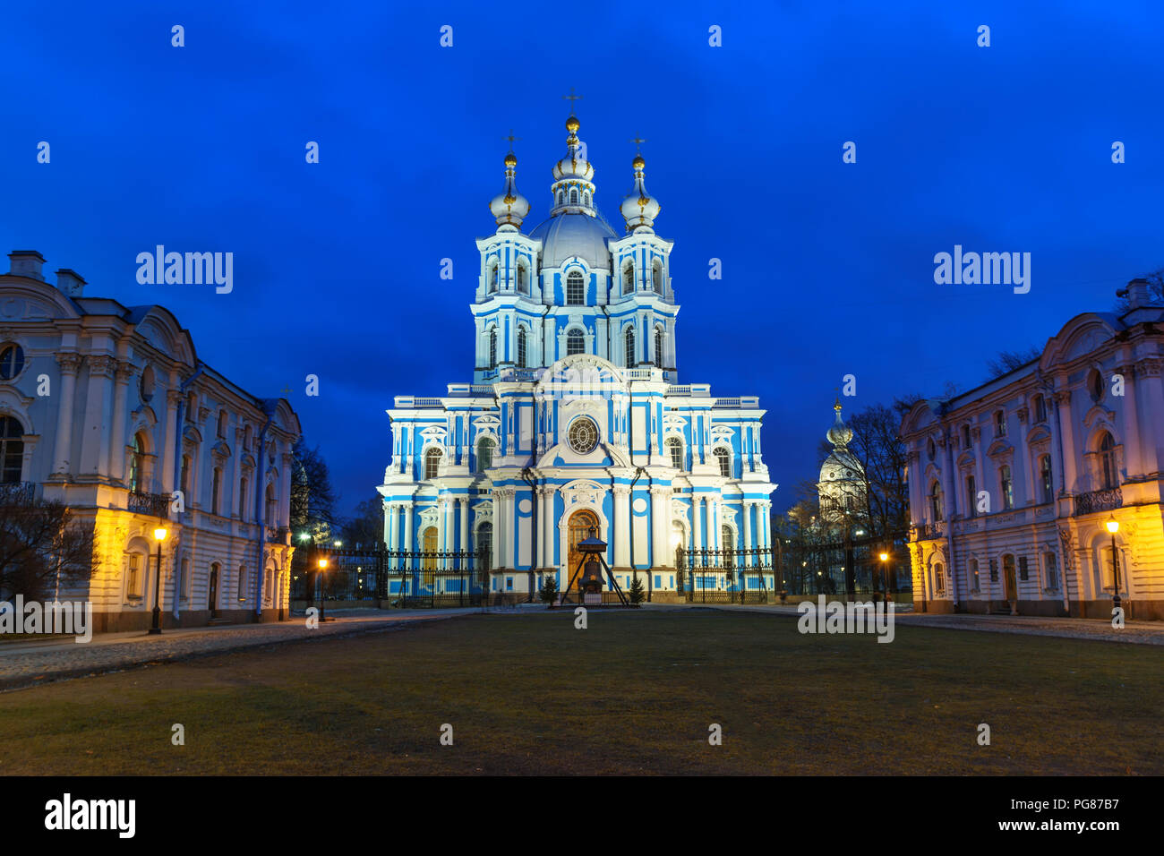 Smolny Convent with Smolny Cathedral at night in Saint Petersburg ...