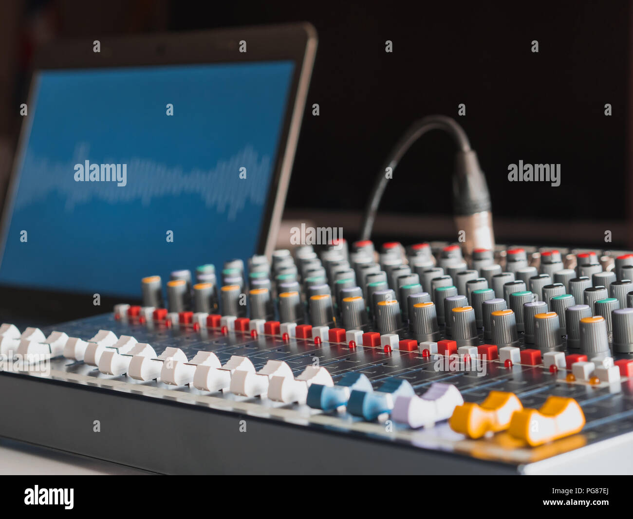 Radio studio desk hi-res stock photography and images - Alamy
