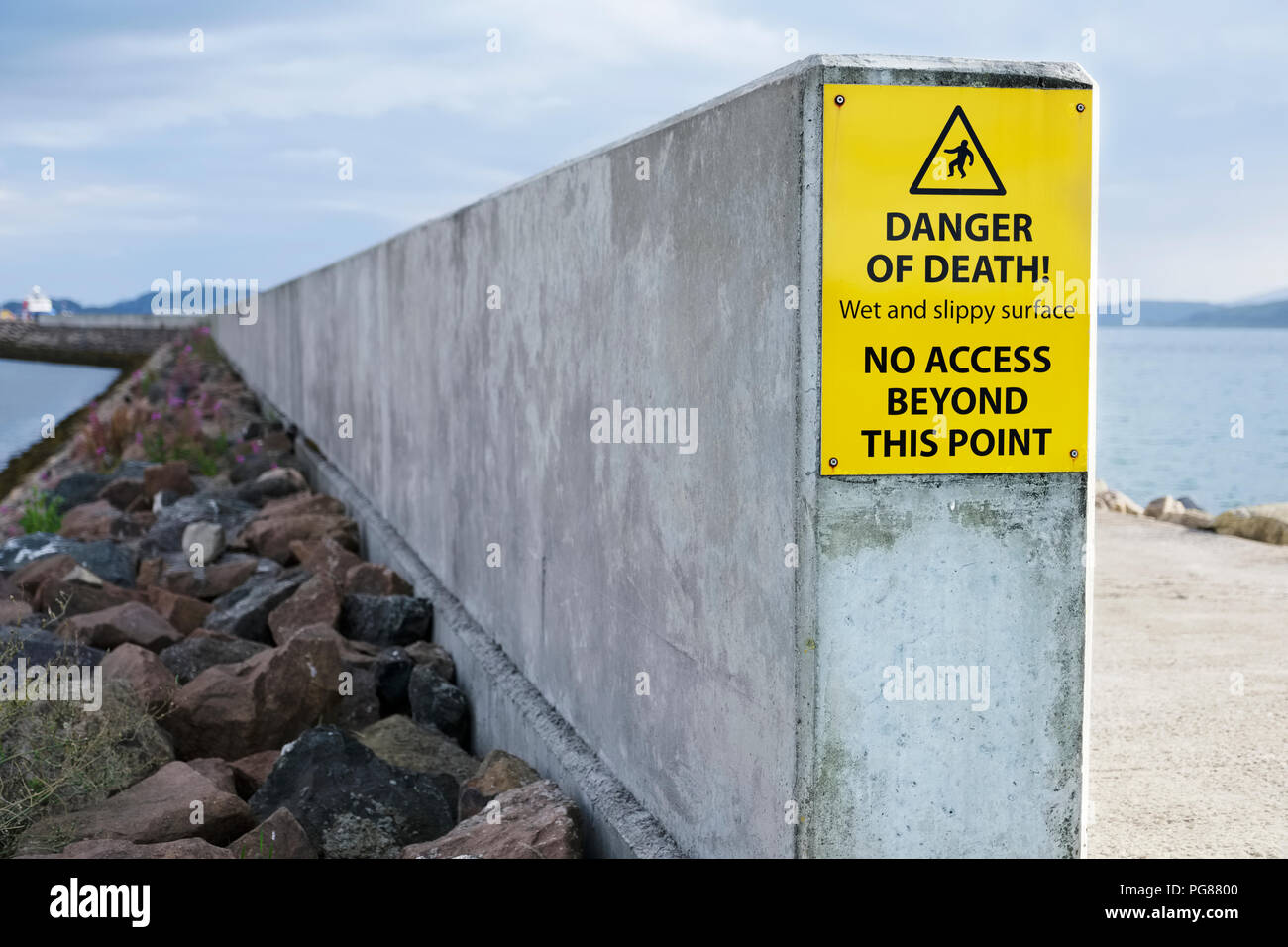 Danger of death no access beyond this point sign at harbour wall Stock ...