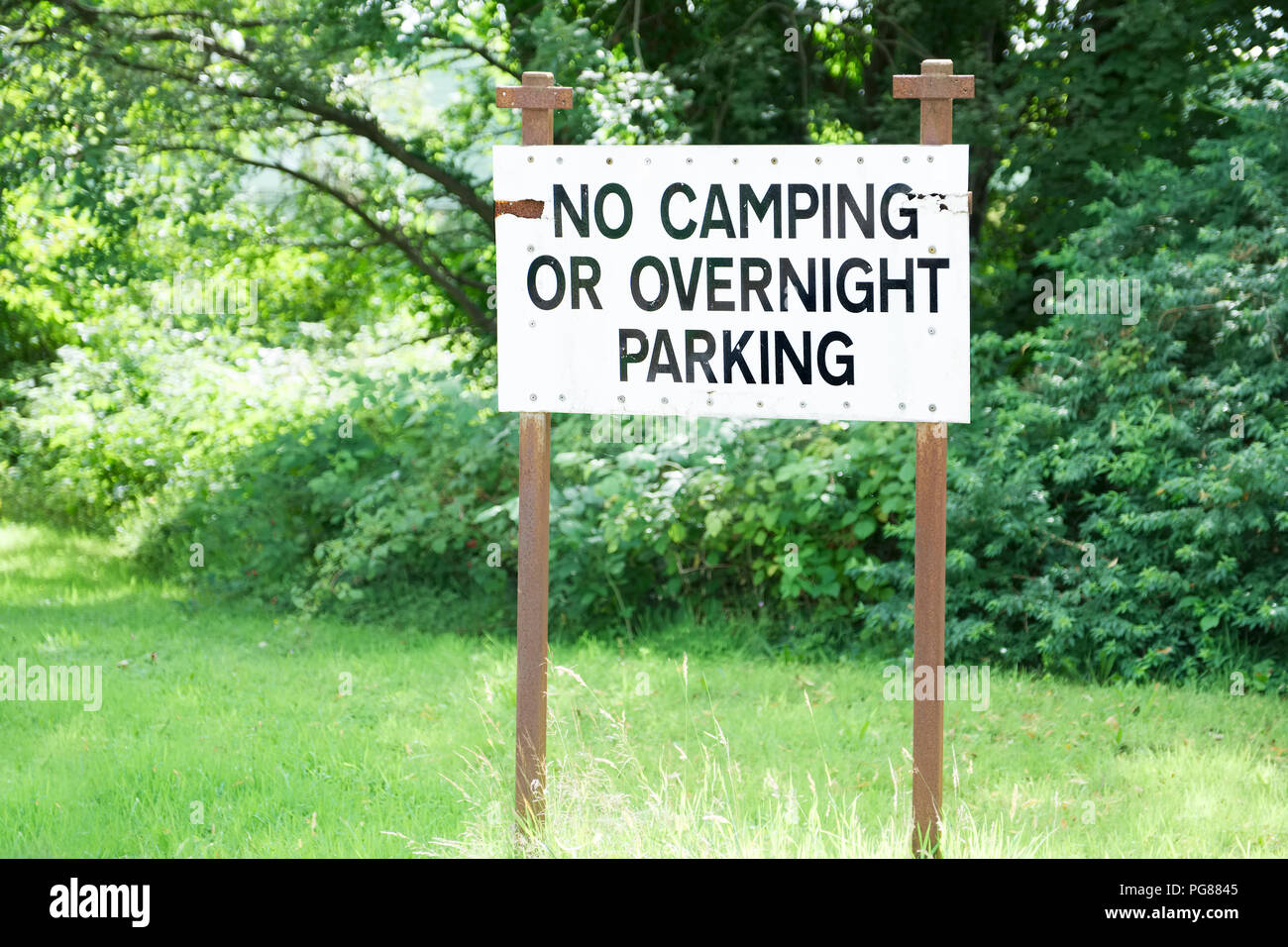 No overnight camping parking sign uk hi-res stock photography and images - Alamy