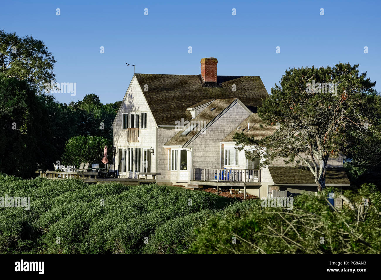 Salt box house new england hi-res stock photography and images - Alamy