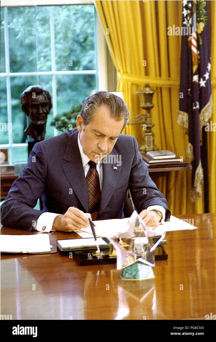 Nixon oval office hi-res stock photography and images - Alamy