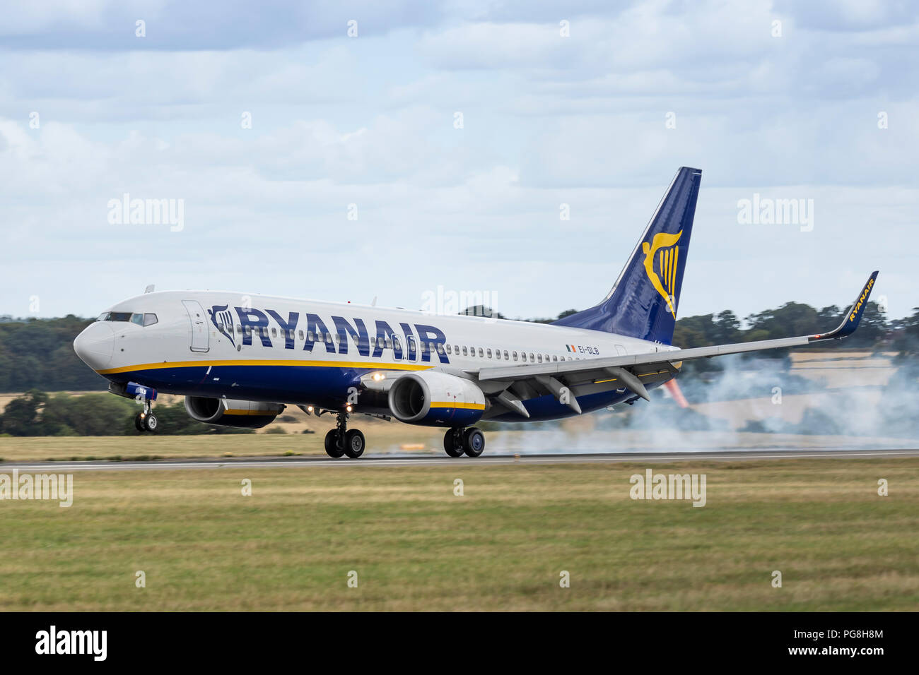 Luton Airport, Bedfordshire, UK. 24th August, 2018. A Ryanair Boeing ...