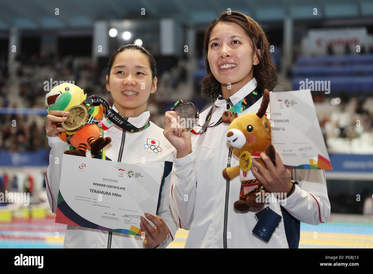 Jakarta, Indonesia. 24th Aug, 2018. Silver medalist Ohashi Yui (R) of ...