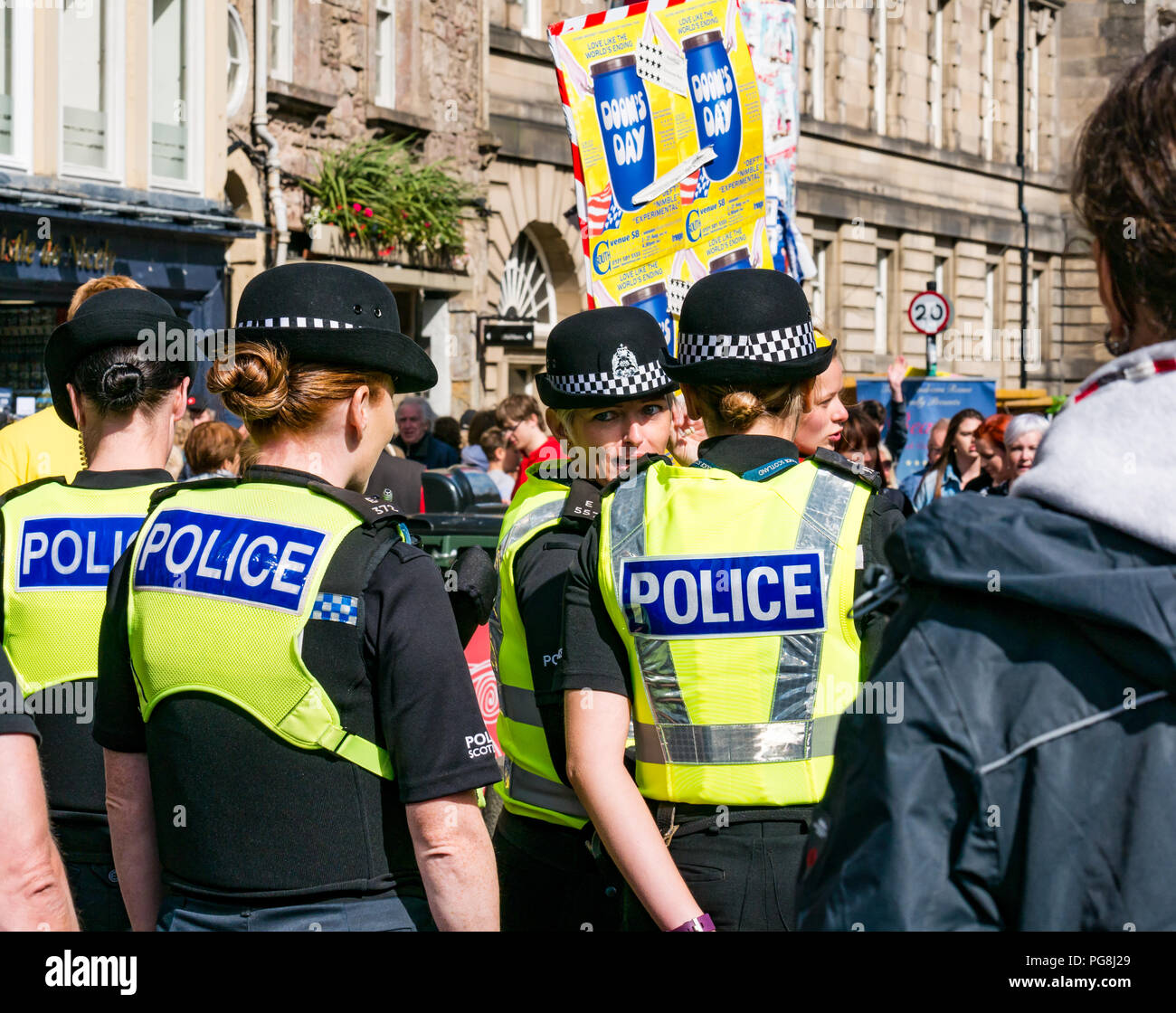 High vis vest security hi-res stock photography and images - Alamy
