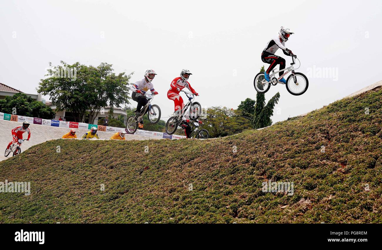 Jakarta, Indonesia. 25th Aug, 2018. Nagasako Yoshitaku (1st R) of Japan ...