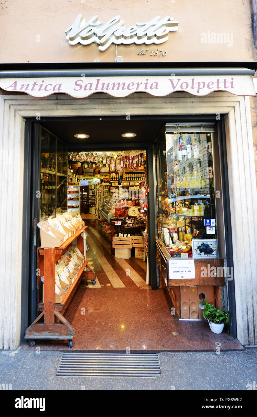 Salumeria hi-res stock photography and images - Alamy