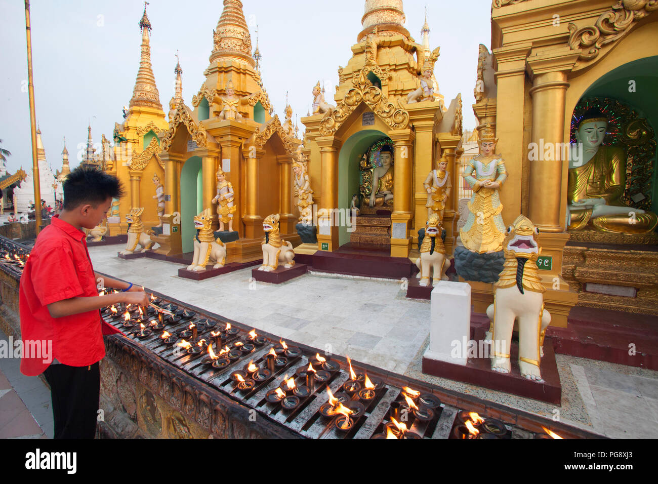 Myanmar people candles hi-res stock photography and images - Alamy