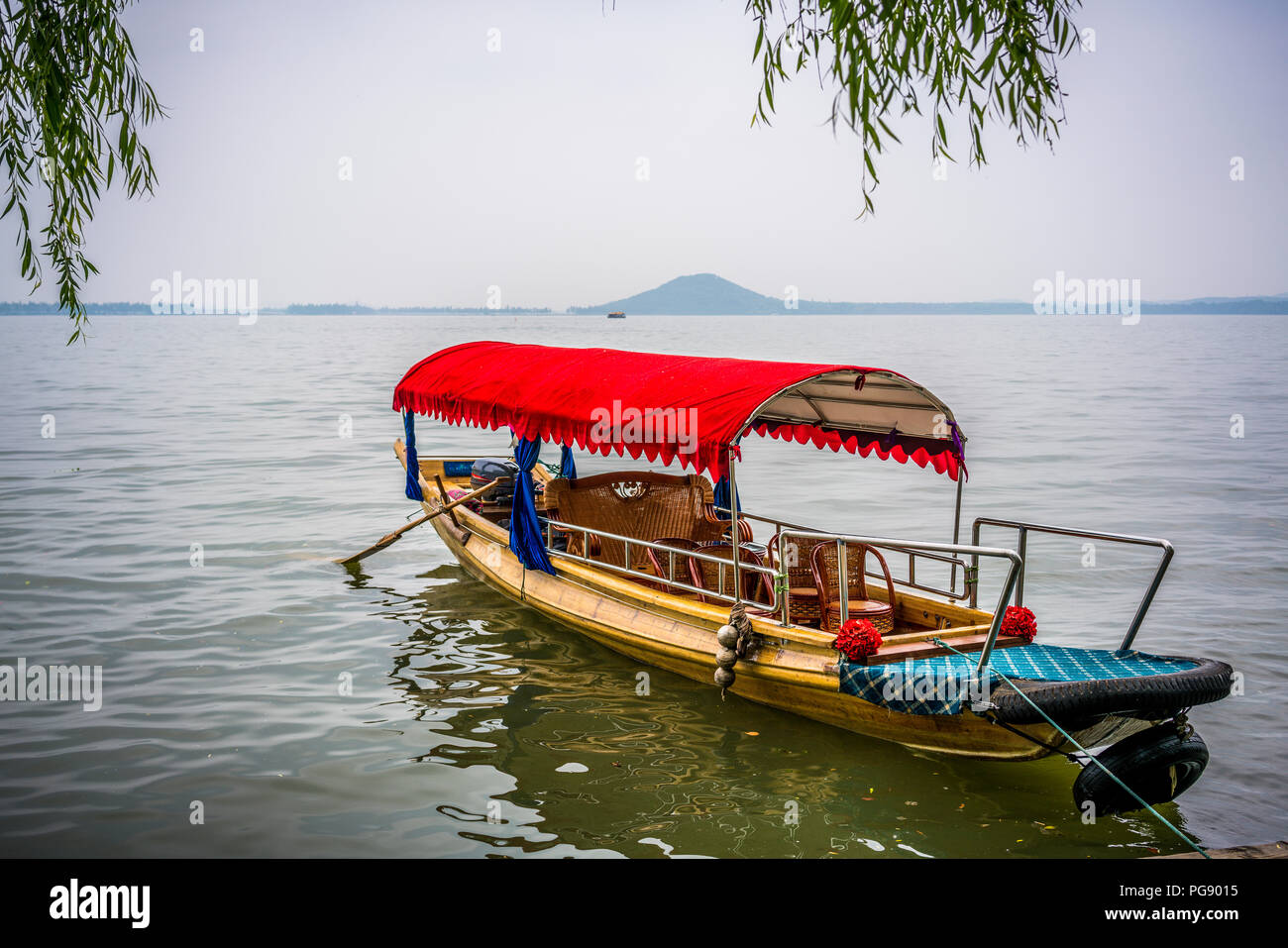 Chinese boat hi-res stock photography and images - Alamy