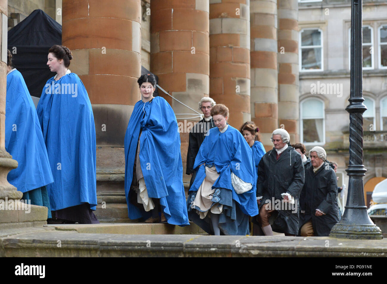 Outlander tv show cast hi-res stock photography and images - Alamy