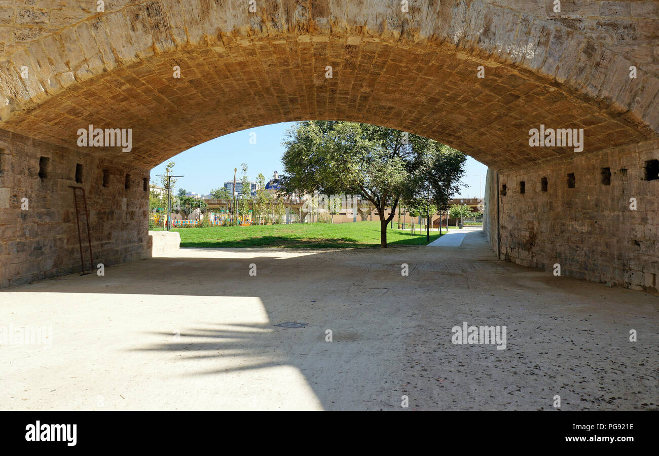 Arch with a view hi-res stock photography and images - Alamy