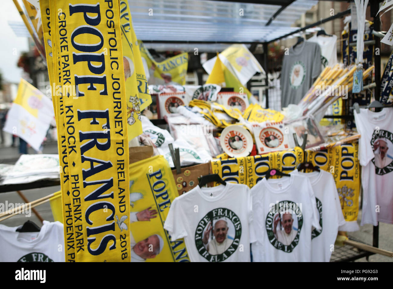 Scarves pope francis on sale hi-res stock photography and images - Alamy