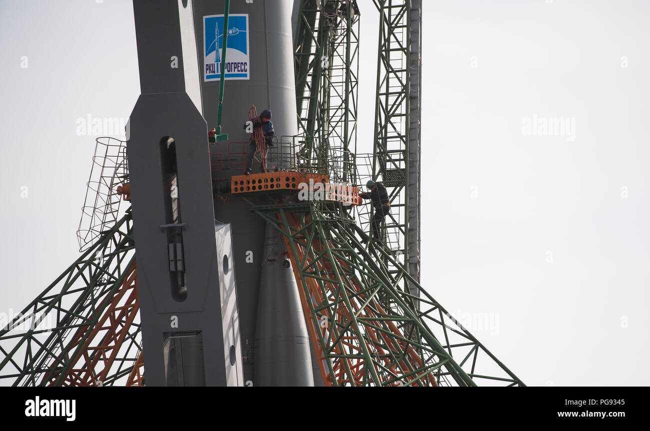 Launch gantry hi-res stock photography and images - Alamy
