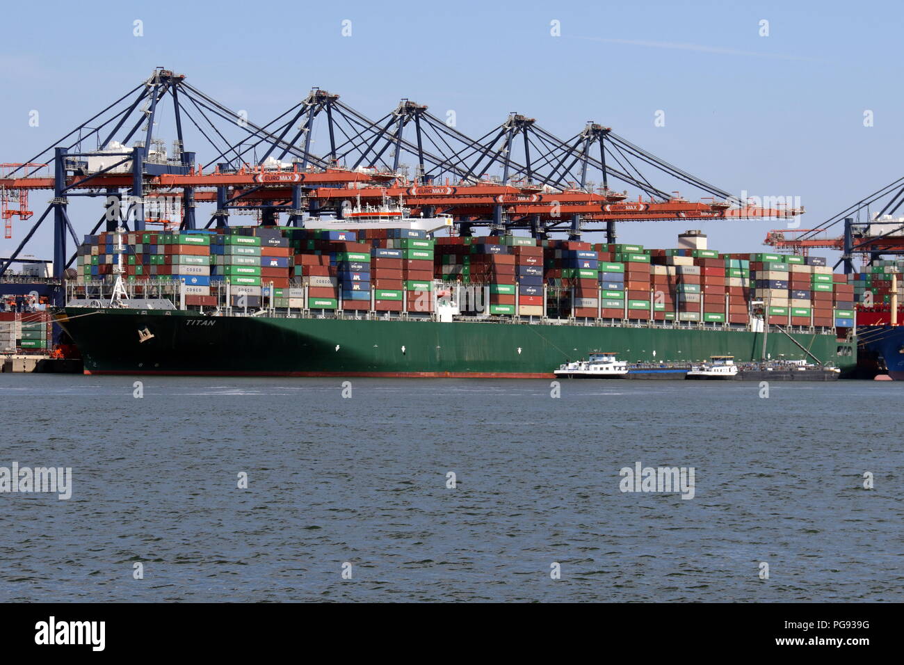 Titan container ship hi-res stock photography and images - Alamy
