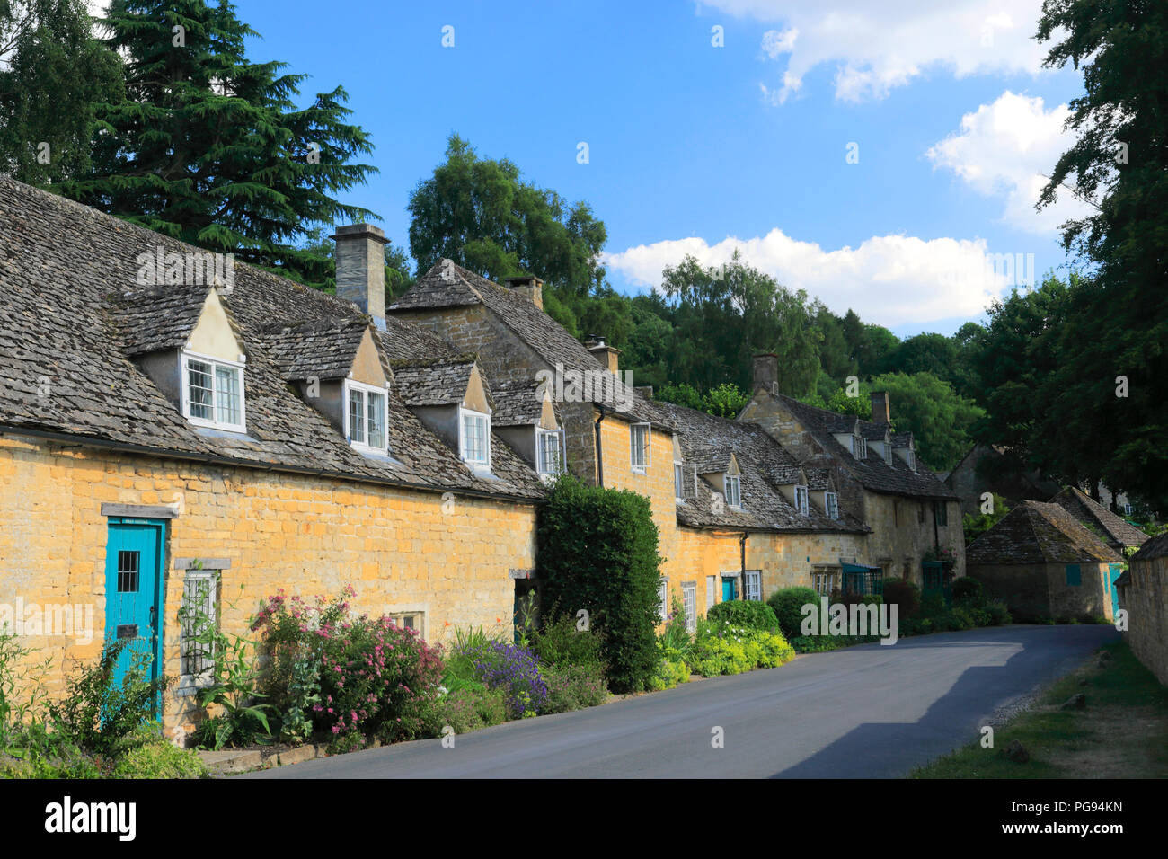 Cottages at Snowshill village, Gloucestershire, Cotswolds, England ...