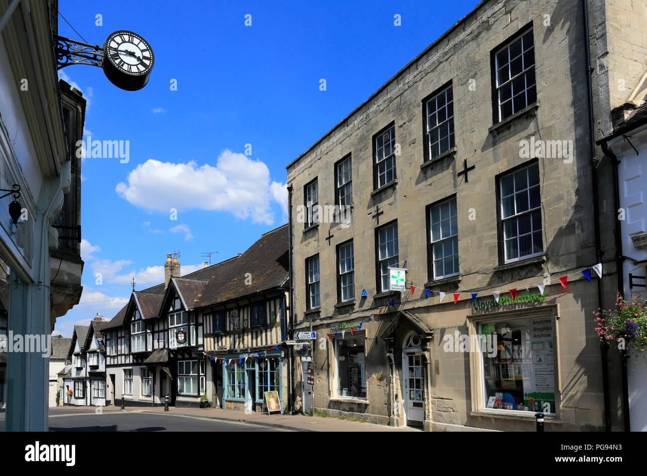 Street scene at Winchcombe town, Gloucestershire, Cotswolds, England ...