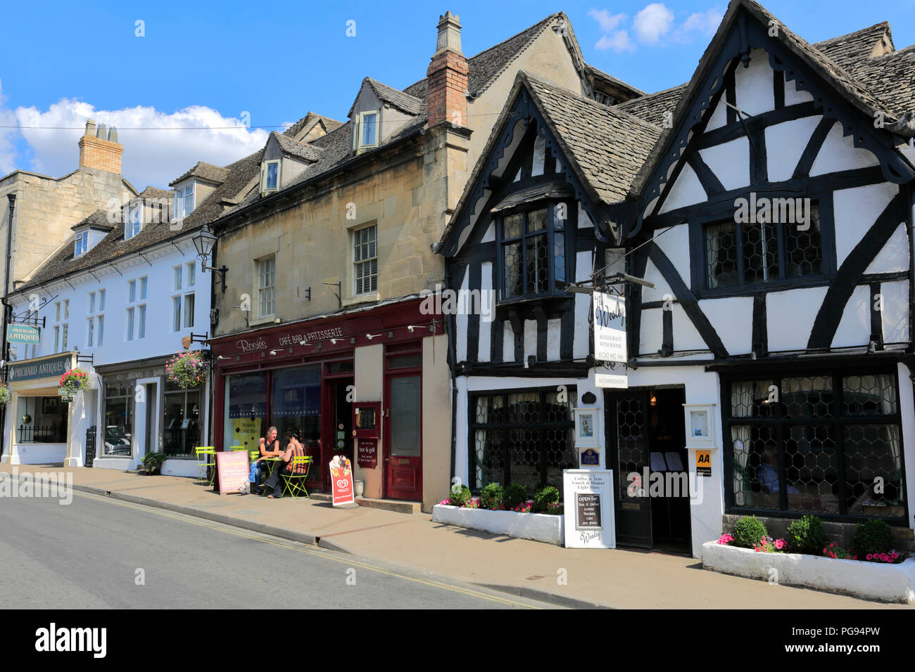 Street scene at Winchcombe town, Gloucestershire, Cotswolds, England ...