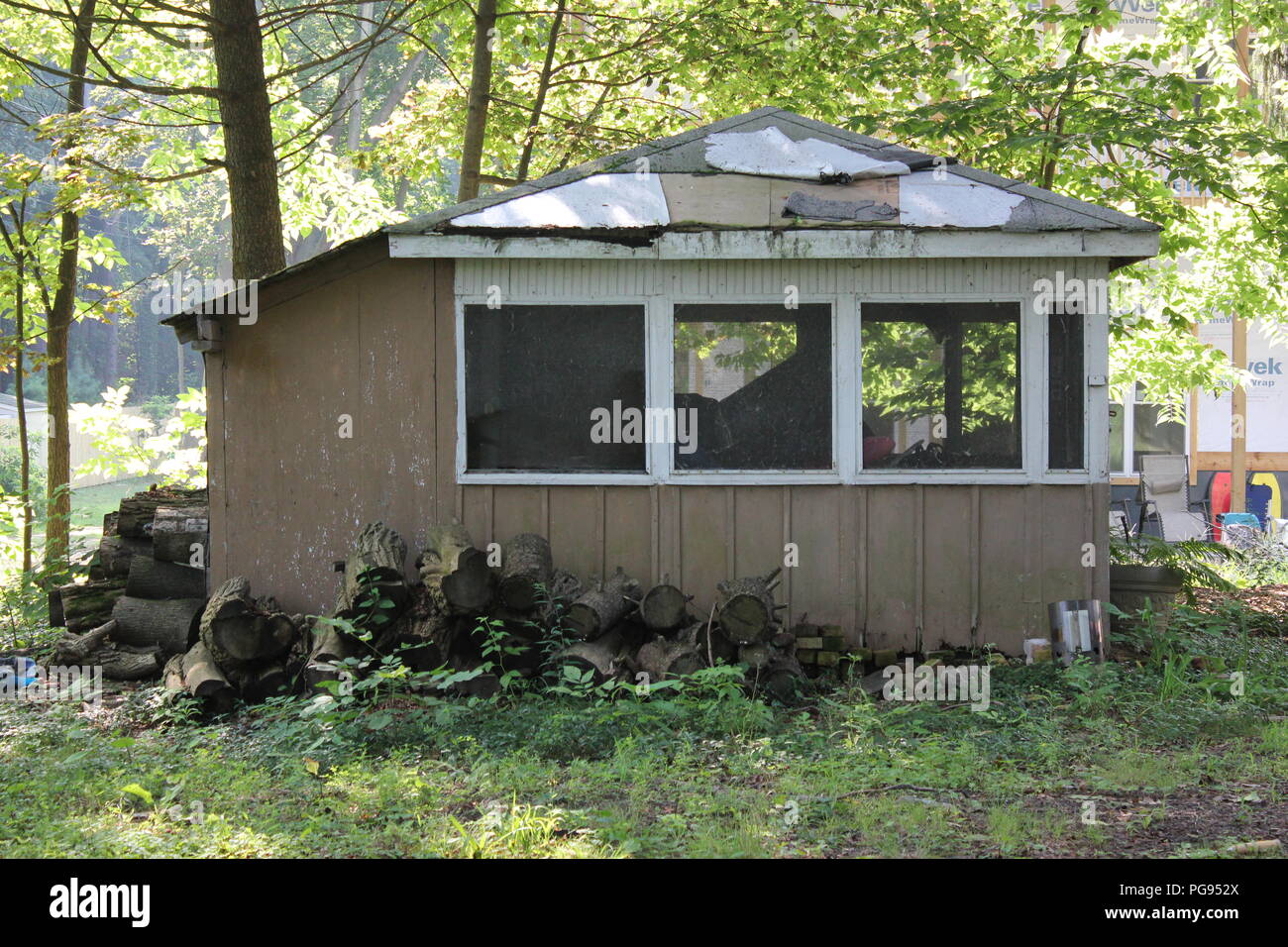 Weathered old storage shed Stock Photo - Alamy