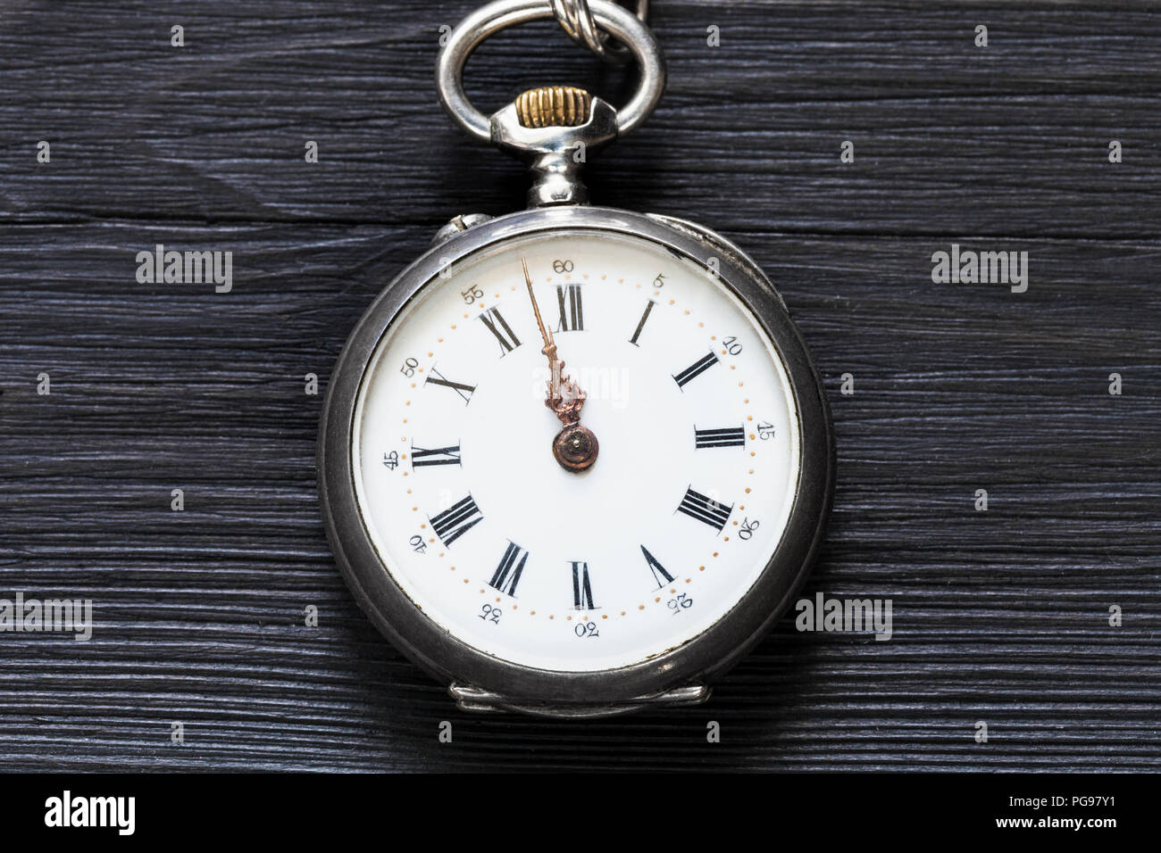 Watch 12 o´clock hi-res stock photography and images - Alamy