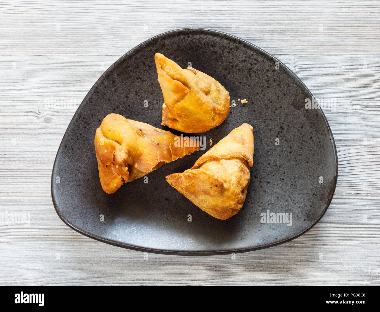 Samosa on table hi-res stock photography and images - Alamy