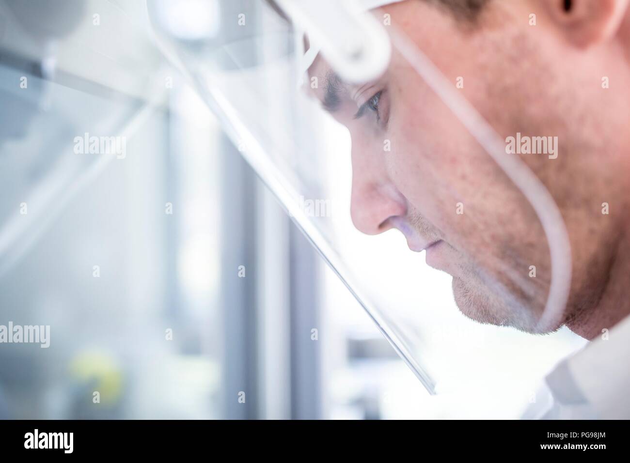 Safety face shield hi-res stock photography and images - Alamy