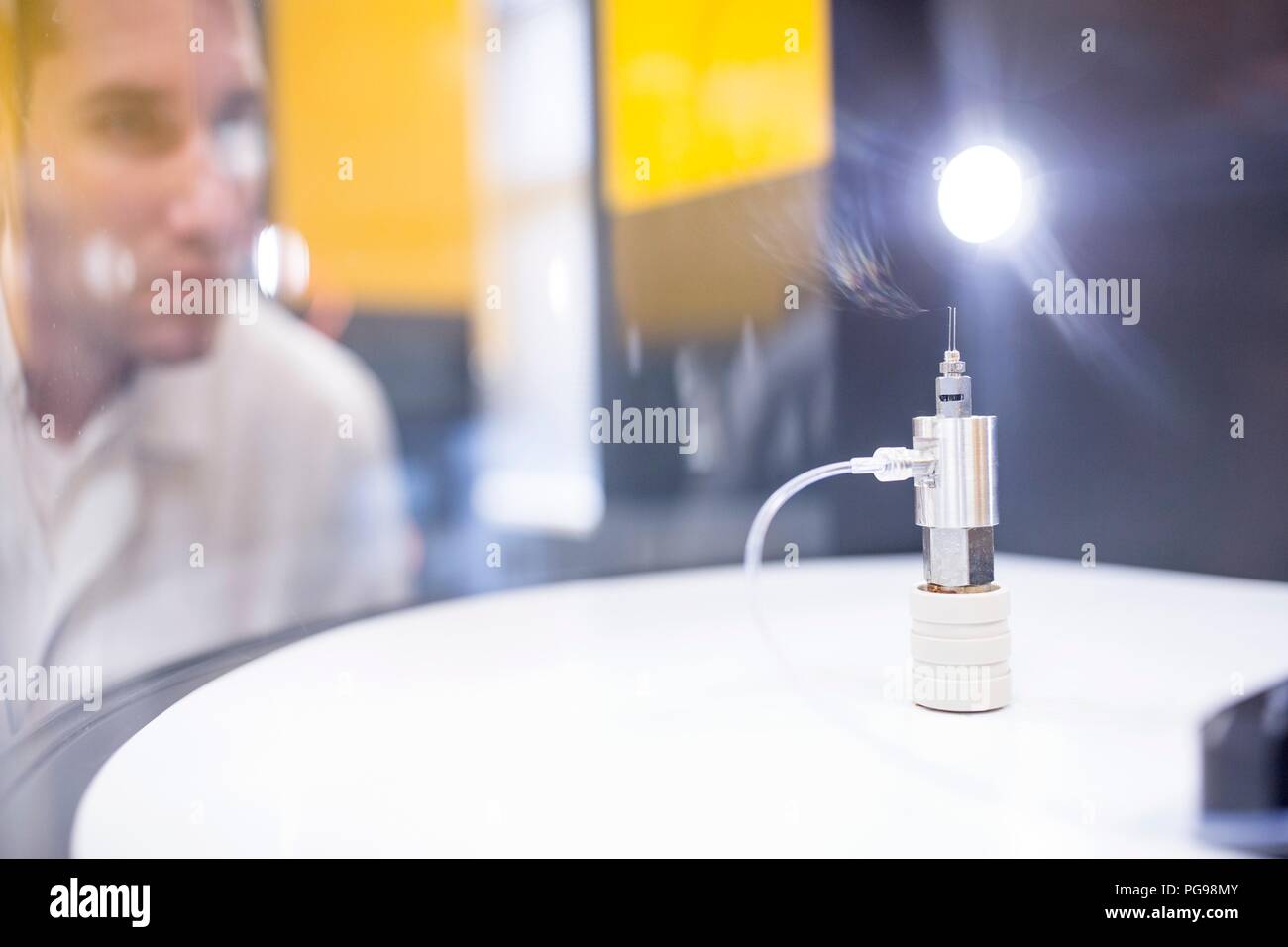 Electrospinning hi-res stock photography and images - Alamy