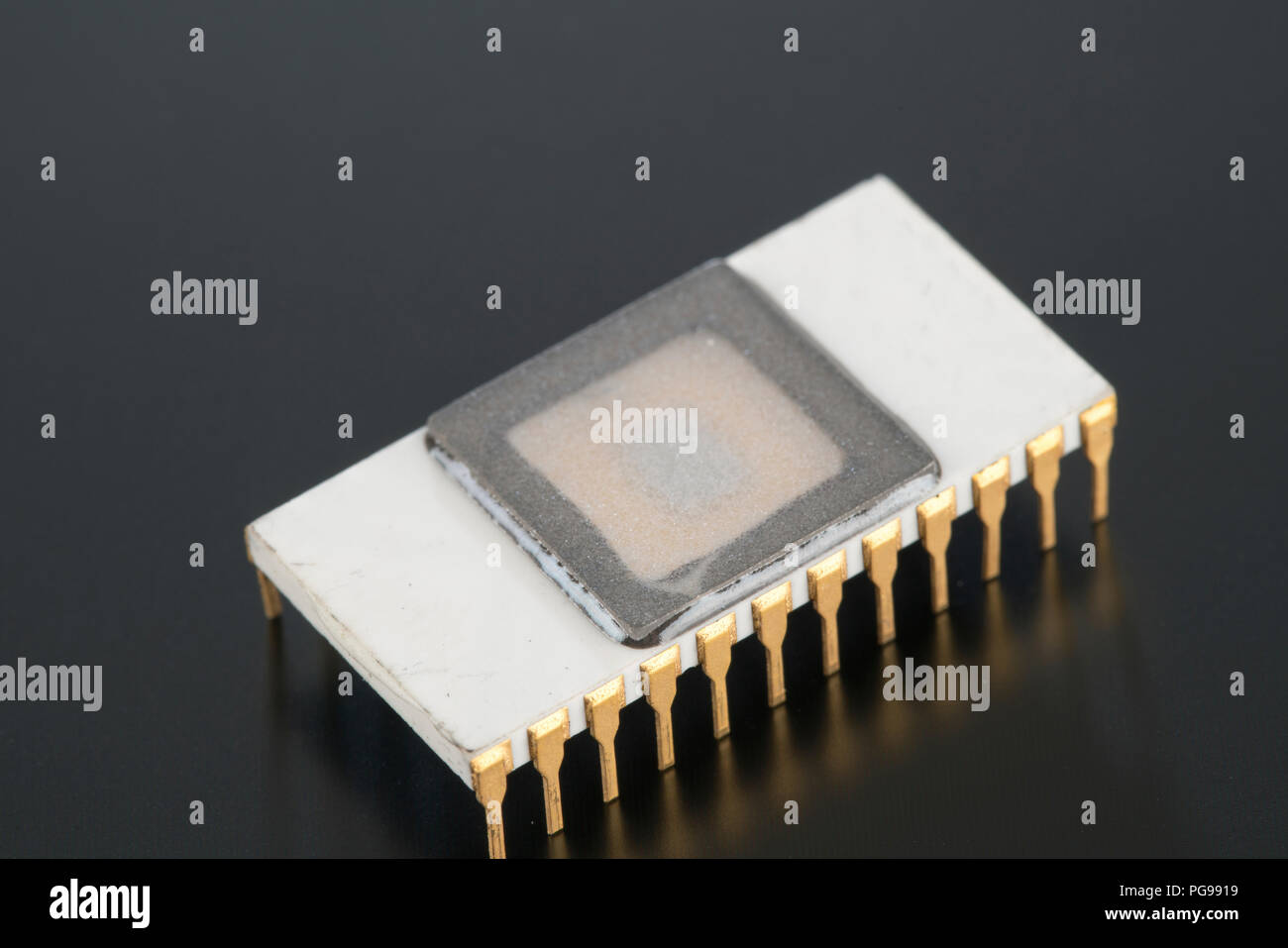 Electronic chip hi-res stock photography and images - Alamy