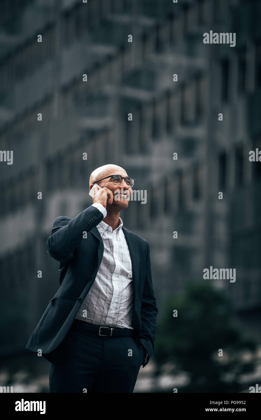 Man walking hand in pocket hi-res stock photography and images - Alamy