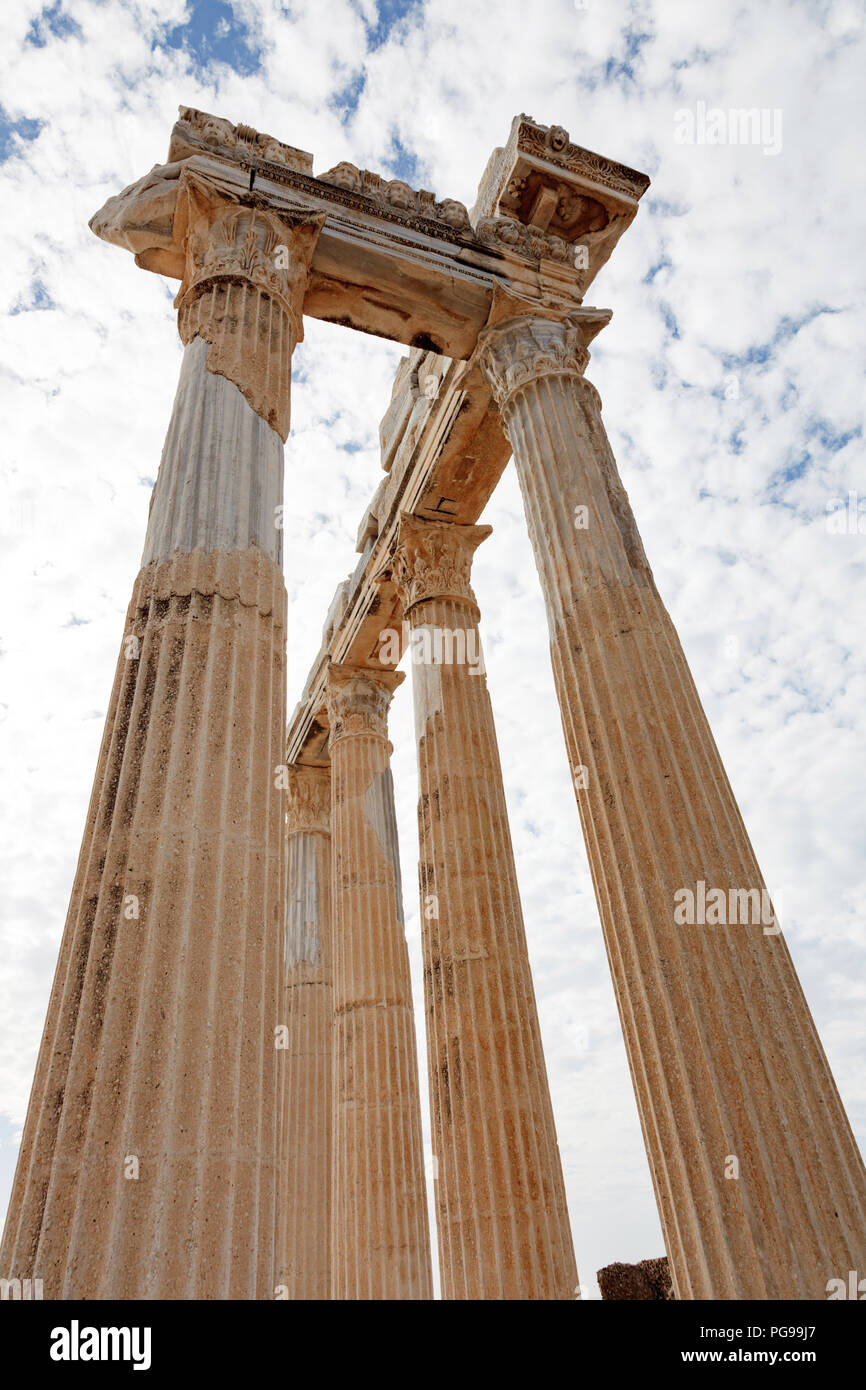 Columns of an ancient Greek temple Stock Photo - Alamy