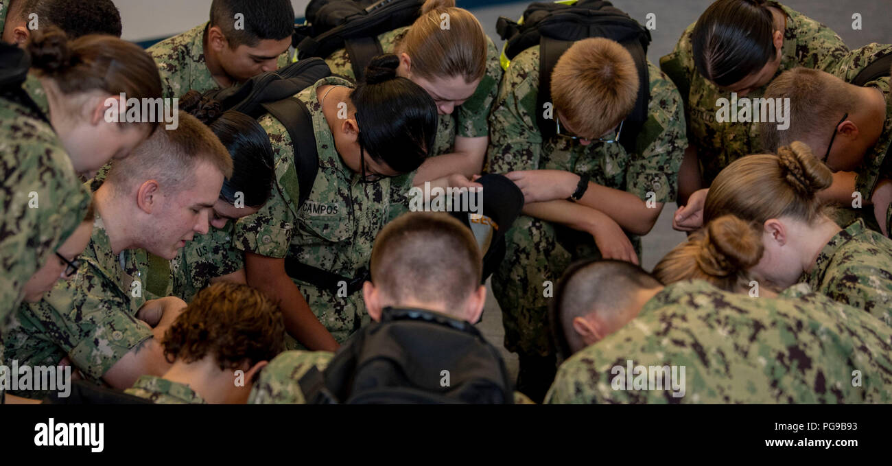Navy recruits worship hi-res stock photography and images - Alamy