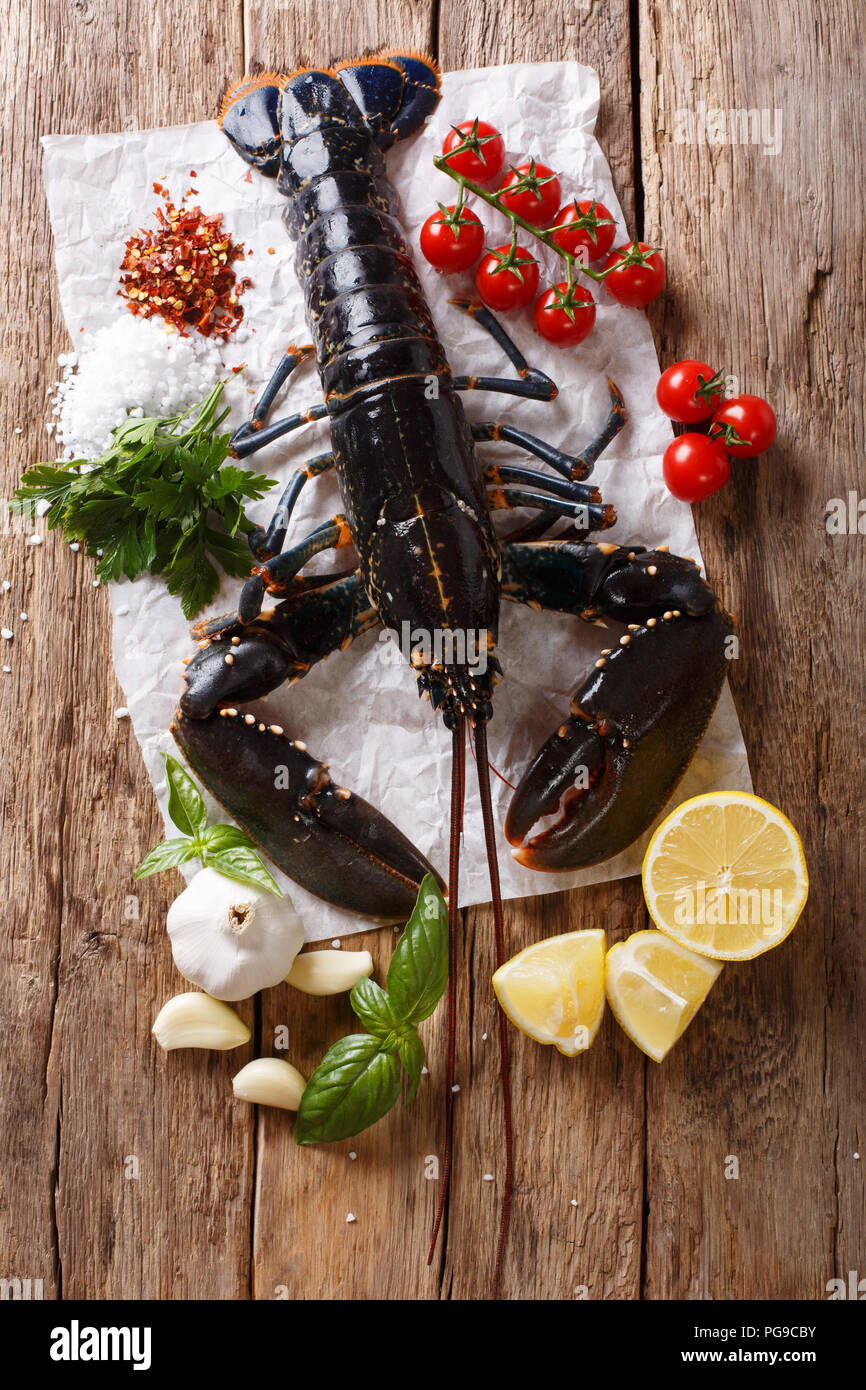 Uncooked lobster hi-res stock photography and images - Alamy